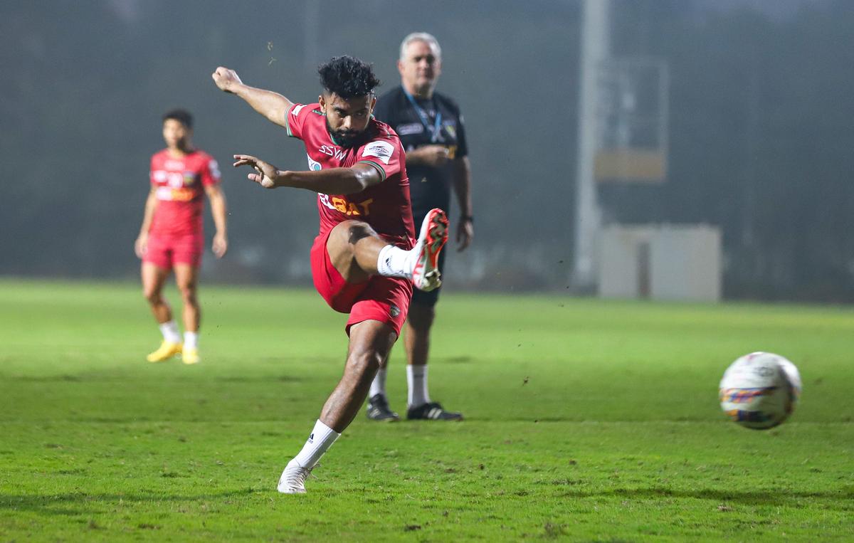 Chennaiyin signs midfielder Mobashir Rahman - The Hindu